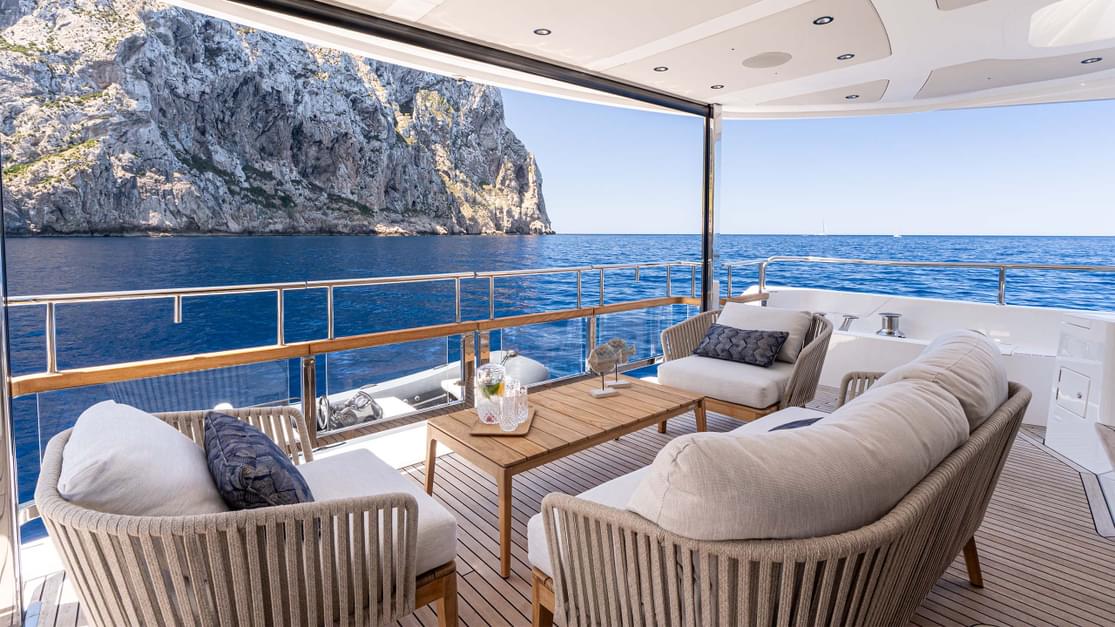 AN UNFORGETTABLE SUMMER AWAITS WITH SUNSEEKER CHARTERS