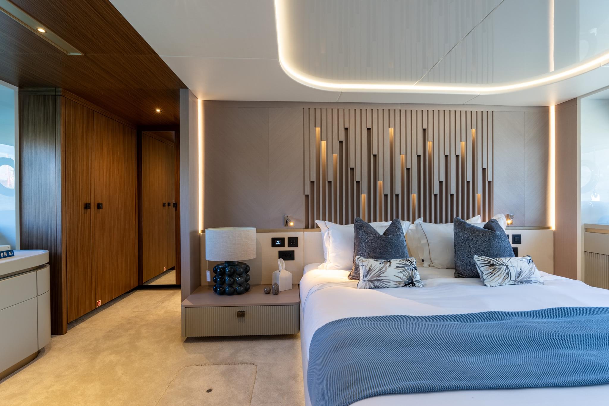 The Sunseeker 82 Ocean Enclosed wins the Innovation Trophy at The World ...